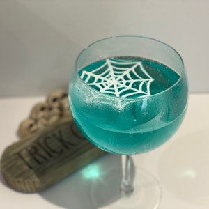 Edible Spiderweb and Spiders Drink Toppers - Precut Halloween Wafer ...
