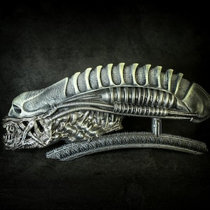 Xenomorph Alien Display Piece With Removable Translucent Dome - Etsy
