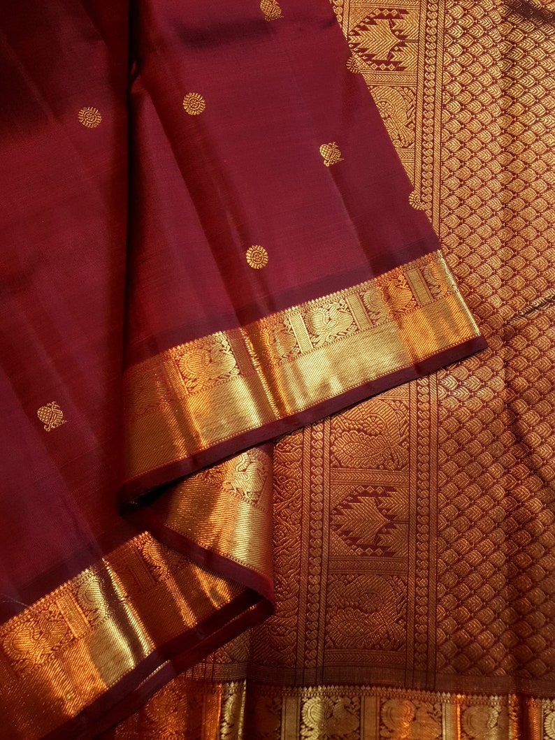 Maroon Kanchipuram Handloom Saree: 3G Gold, Small Borders, Silk Mark ...