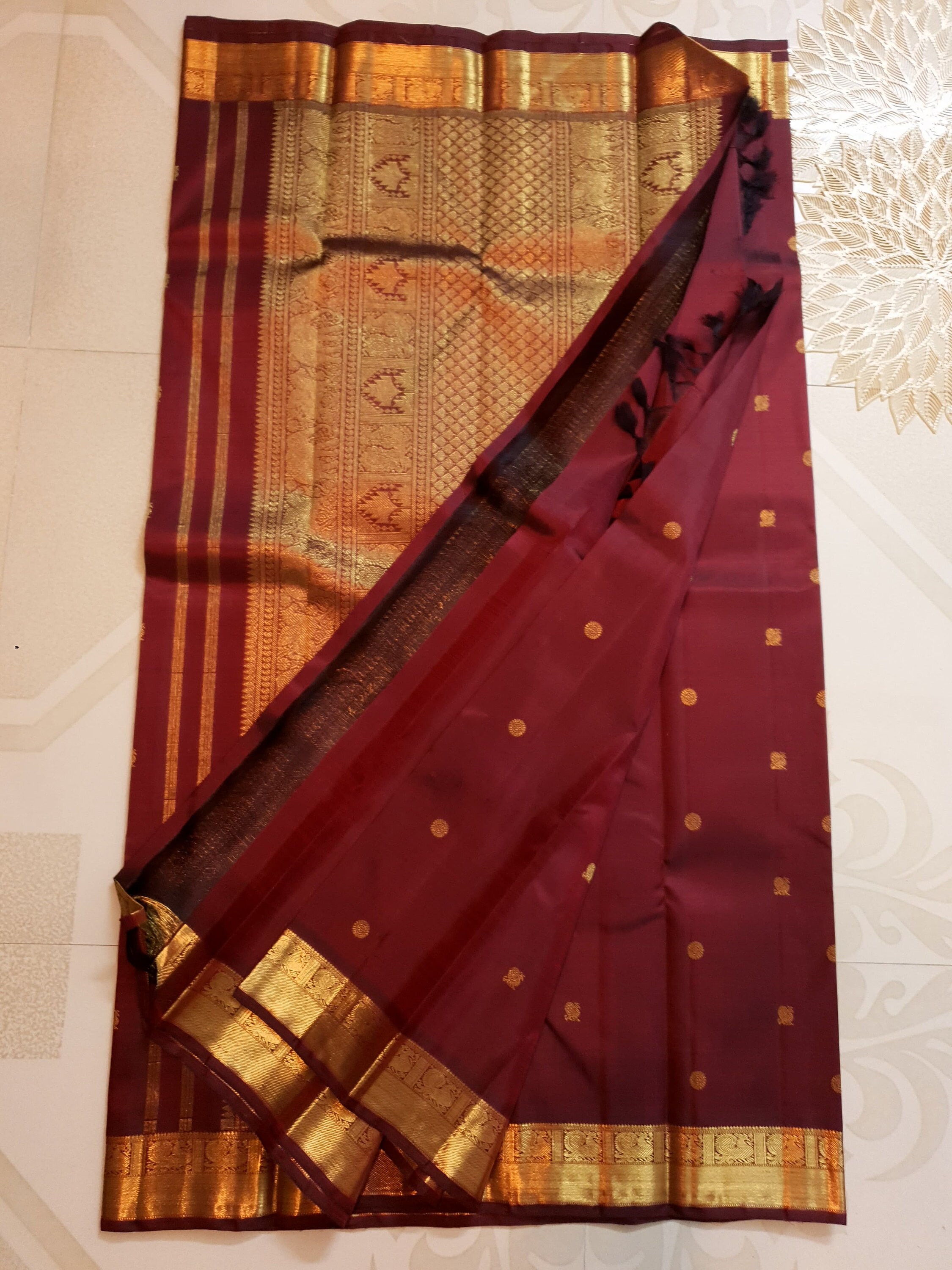 Maroon Kanchipuram Handloom Saree: 3G Gold, Small Borders, Silk Mark ...