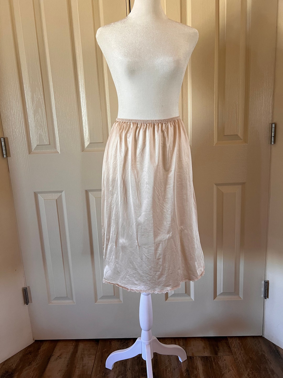 Vintage Half Slip With Slit Warners Perfect Measure 25 Length Skirt Size Large Beige Nude
