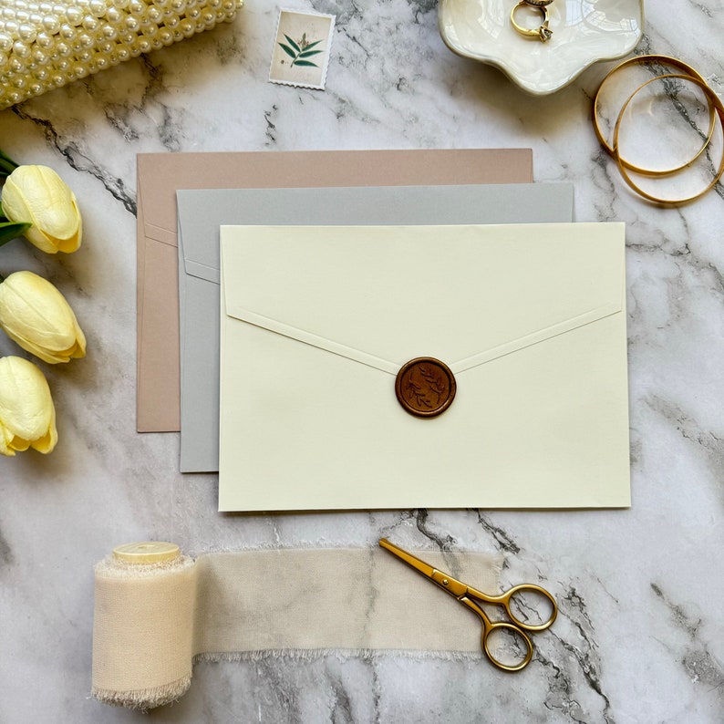 Elegant Wedding Invitation Set With Trendy Gold Foil Wavy Cut-edged ...