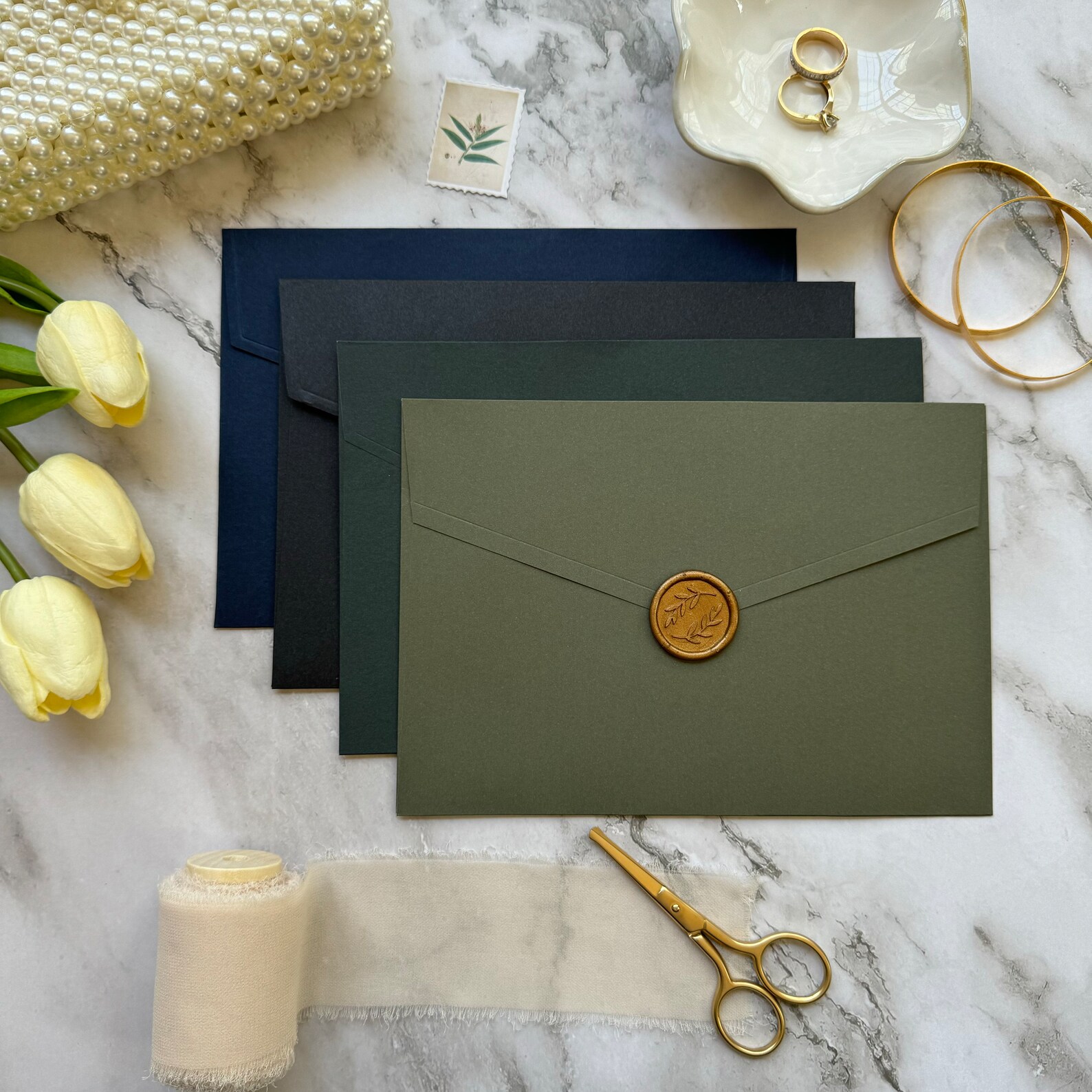 Elegant Wedding Invitation Set With Trendy Gold Foil Wavy Cut-edged ...