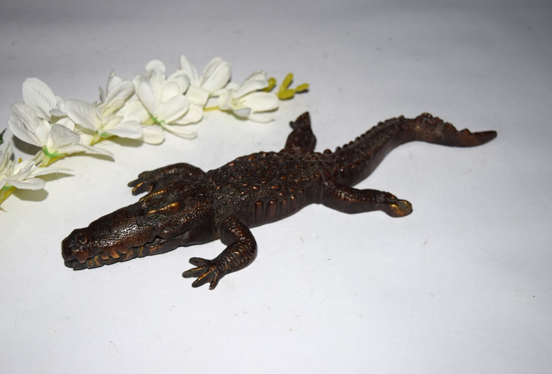 Red Alligator Paperweight | Brass Table Showpiece Accessories | Home ...