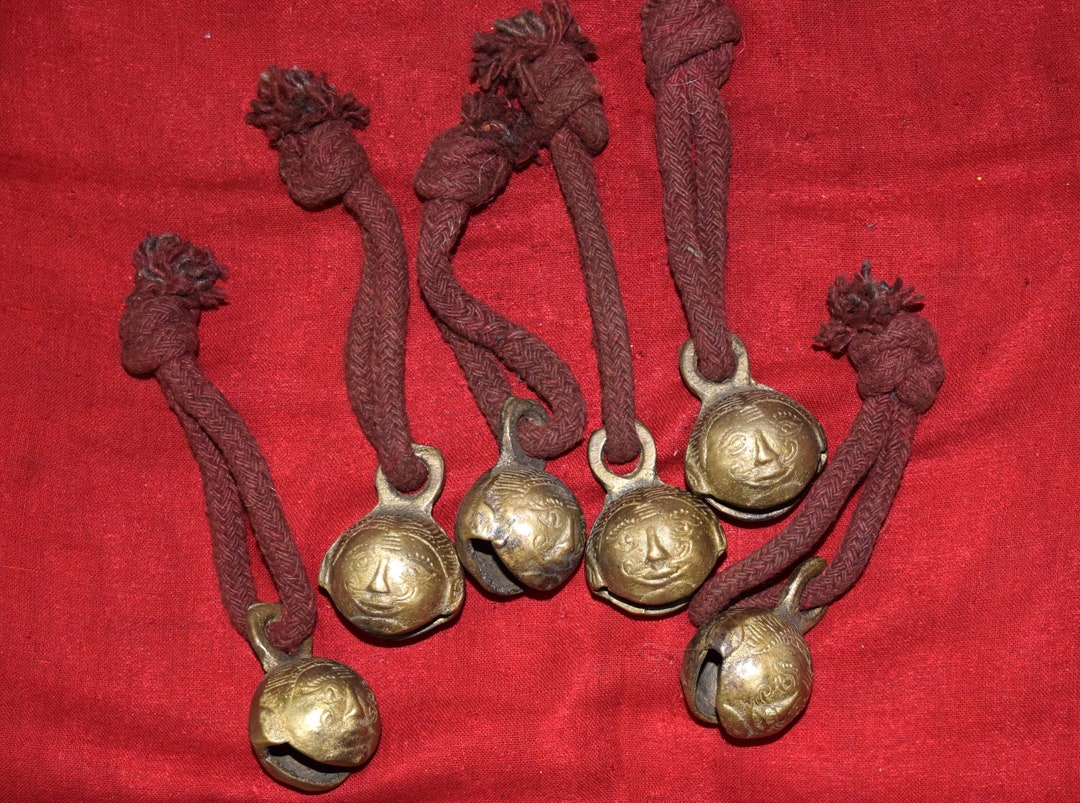 Set of 20 Pieces Christmas Ringing Bells | Brass Smiling Face Shape ...