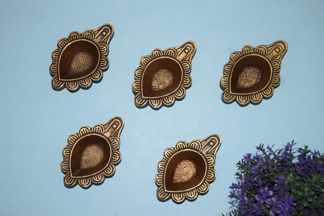 Hand Crafted Designer Oil Diya | Brass Flower Bud Ethnic Lamp Holder ...