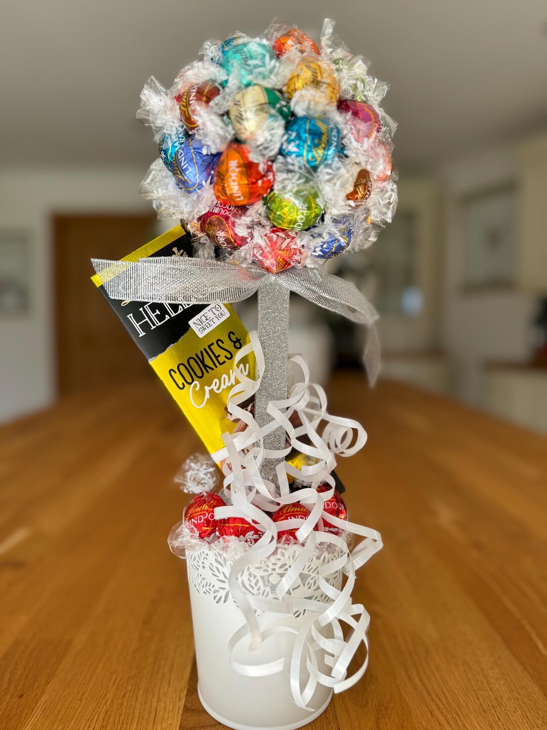 Lindt Lindor Mix Chocolate Sweet Tree With Bar and Premium White Pot ...