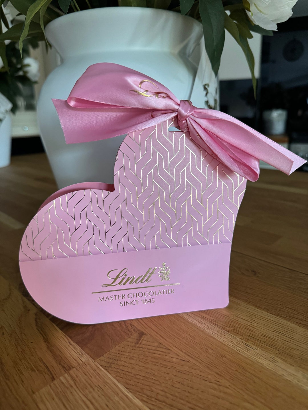 Lindt Pink Heart Box With 13 Milk Chocolate Lindt Lindor Truffles - Etsy UK