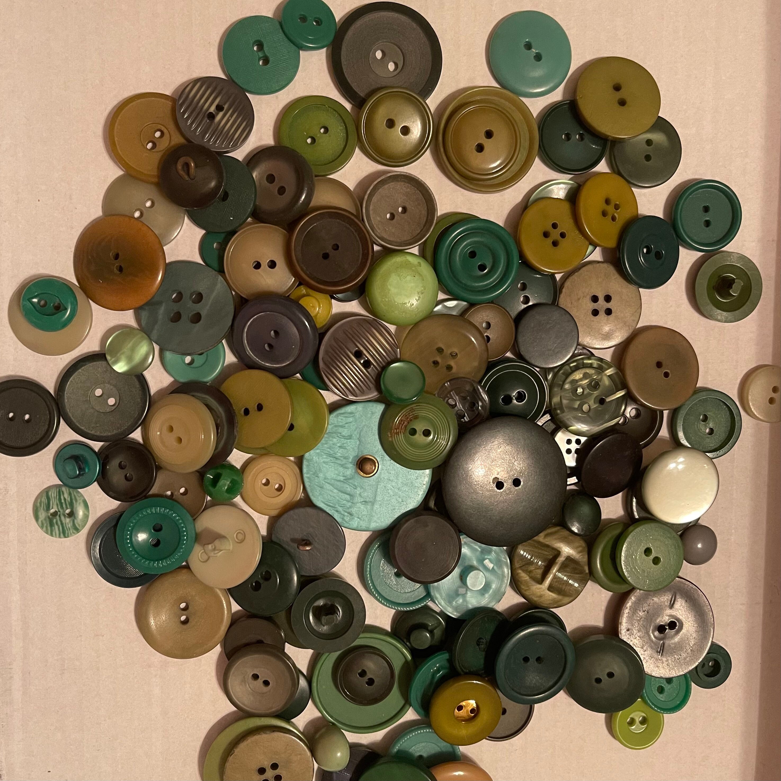 Sewing Lot of vintage buttons. Art & Collectibles Fiber Arts etna.com.pe