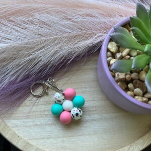Silicone Beaded Daisy Keychain. - Etsy