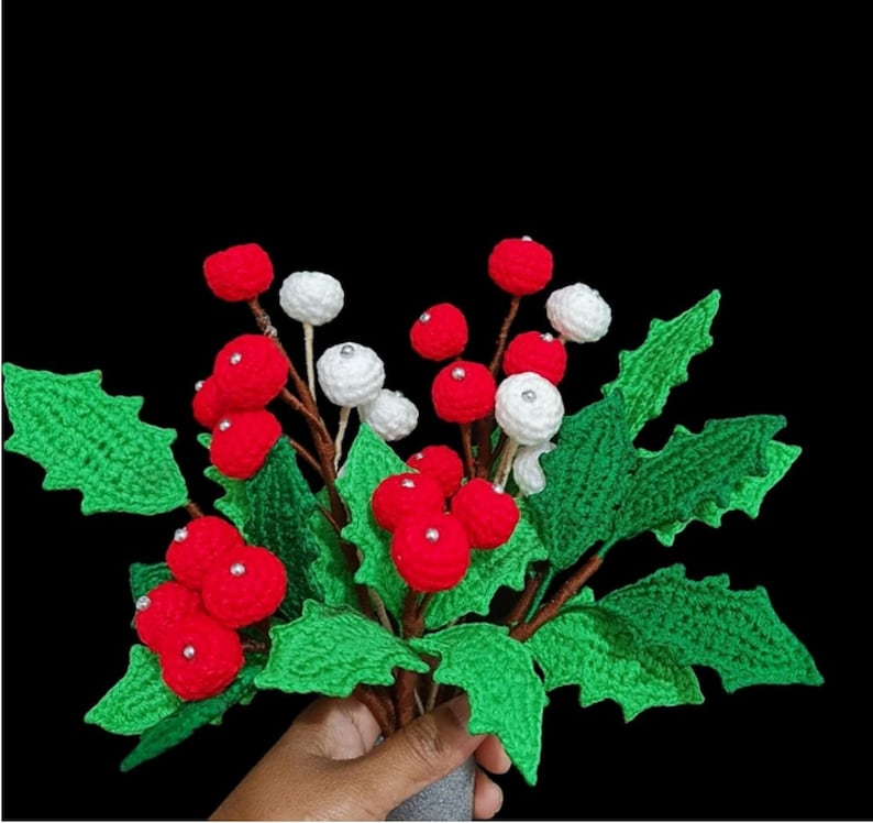 Easy Crochet Christmas Holly Leaves and Berries Pattern | DIY Holiday ...