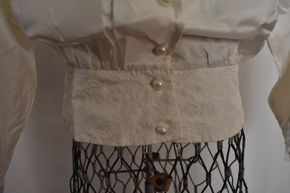 Lovely Vintage Shapely 1980's Back Button Blouse // U… - Gem