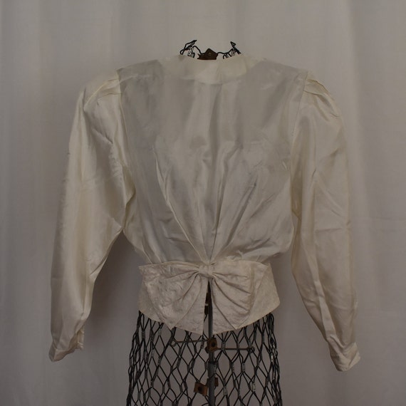 Lovely Vintage Shapely 1980's Back Button Blouse // U… - Gem