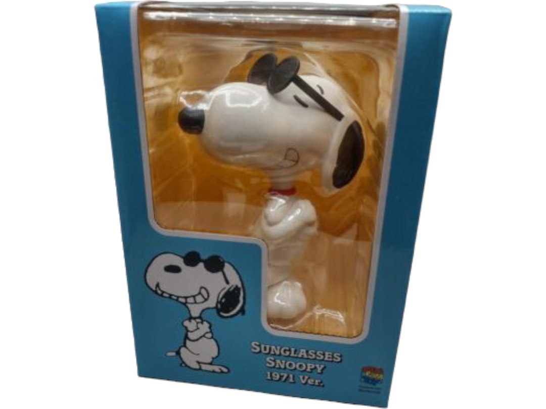 Medicom Toy Peanuts VCD Vinyl Sunglasses Snoopy 1971 Ver. 16 Cm Action ...