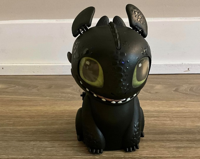 Hatching Dragon. Toothless. How to Train Your Dragon. Train and Play ...