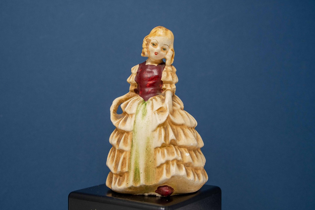 Vintage New Art Wares Chalkware 1940'S Figurine southern Belle or ...