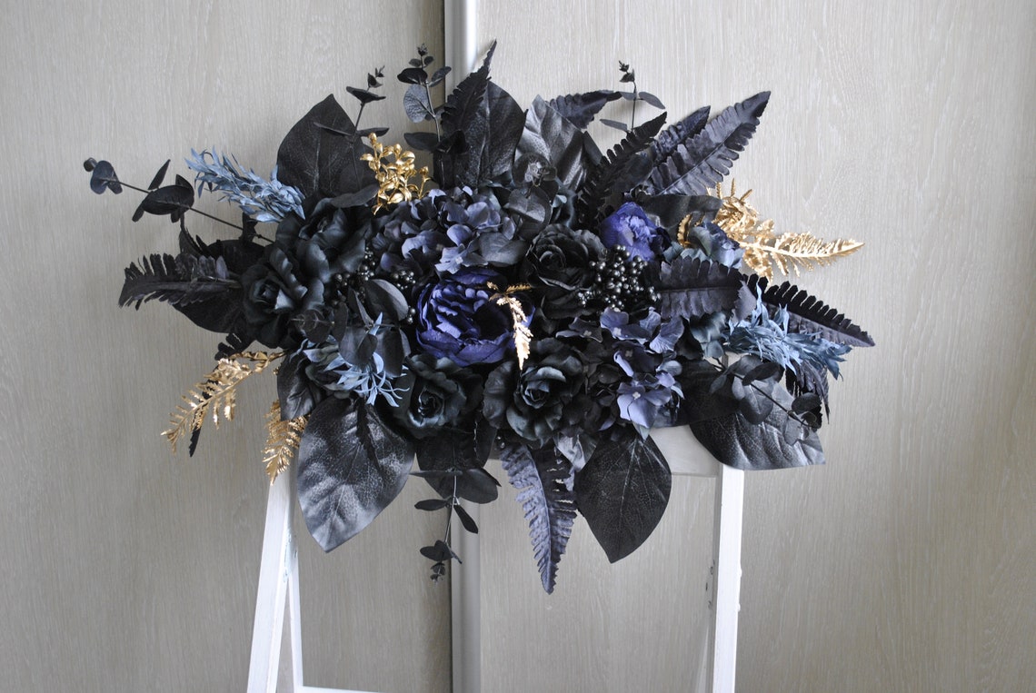 Black Wedding Arch Swag, Gothic Wedding Arch Flowers, Halloween Wedding ...