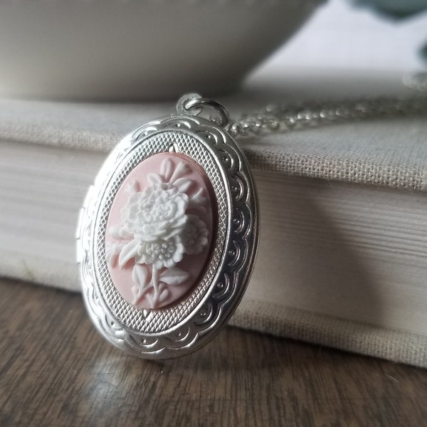 Bouquet Locket - Etsy