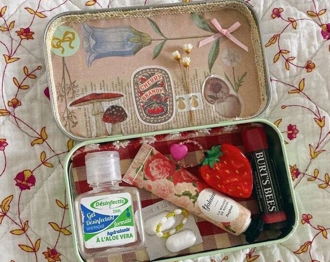 TIN WALLETS Tiktok Trend Metal Coquette Aesthetic / Kawaii / Fairycore ...