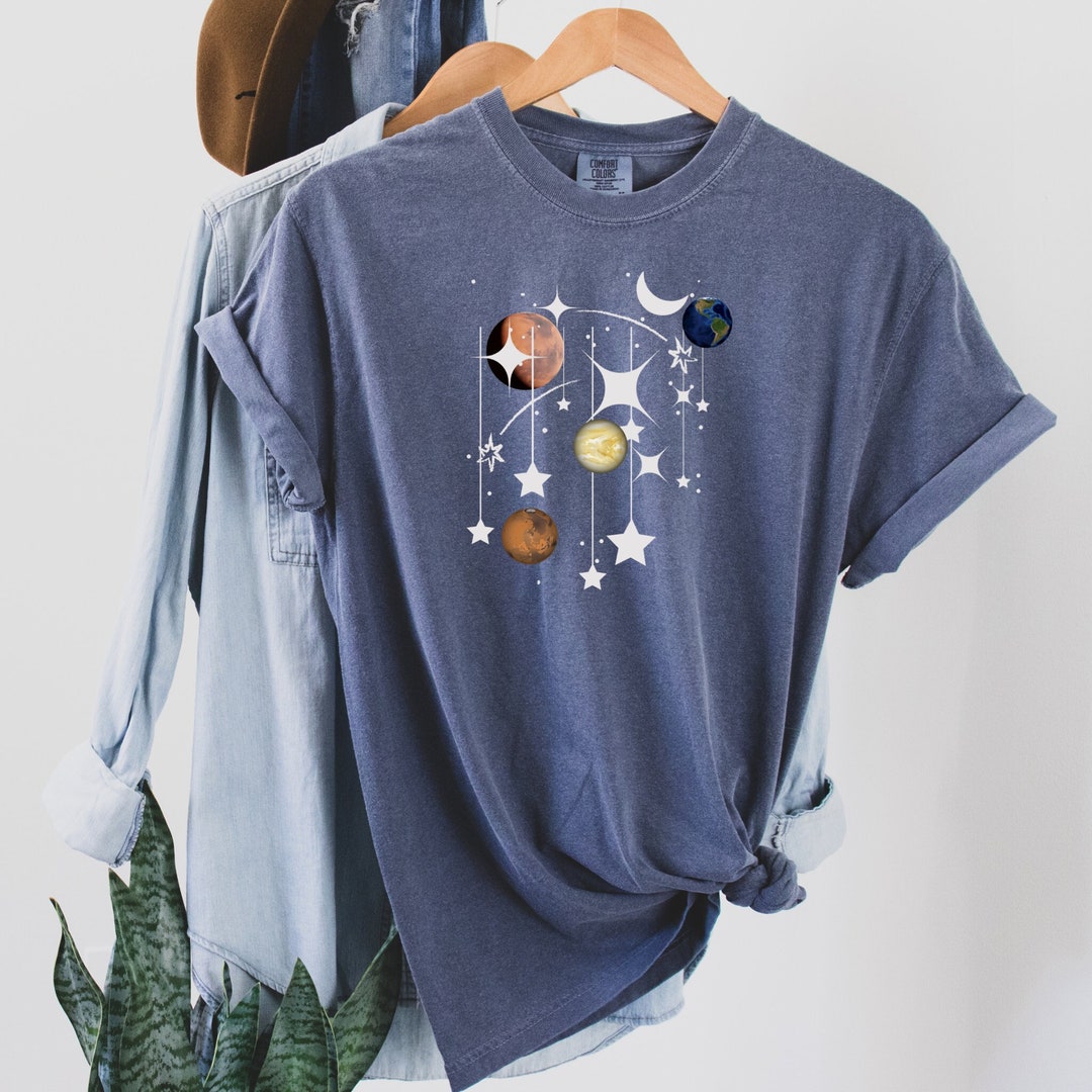 Camisa celestial Camiseta lunar, Planetas, Camiseta gráfica lunar ...