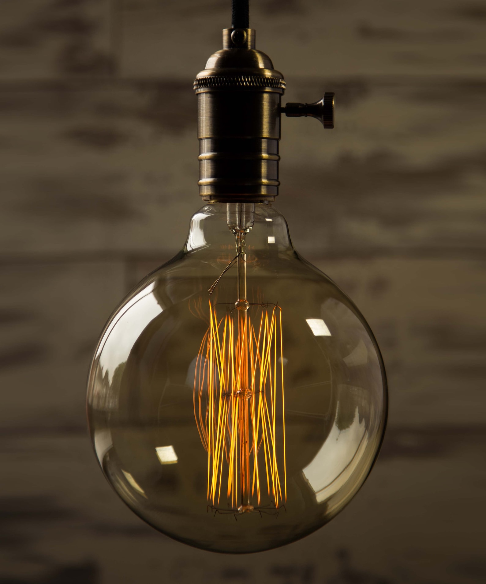 Edison Globe Filament Light Bulb Extra Large E27 ES Screw Fitting, 40W ...