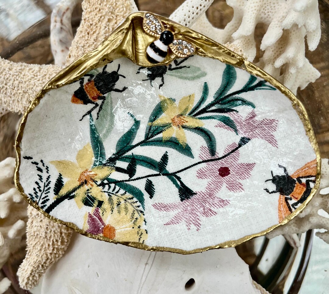 Decoupage Clam Shell Ring Dish , Bee Theme. Coastal Jewelry Dish - Etsy