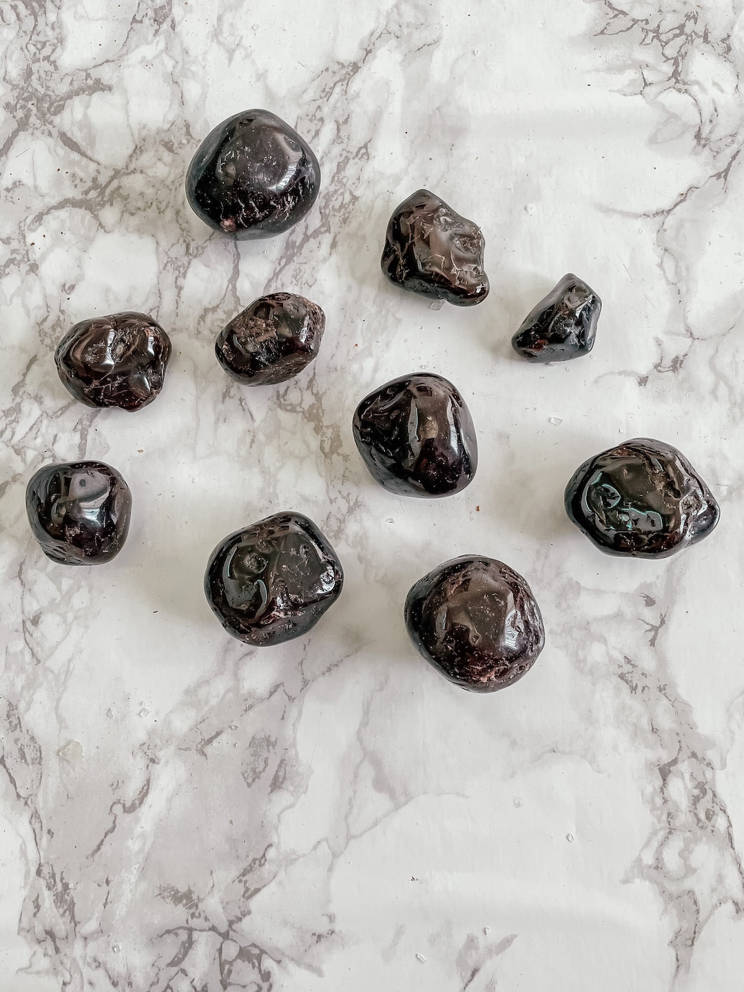 Granate caído, granate negro de origen ético, piedra preciosa de ...
