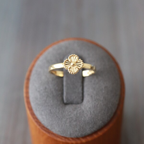 18k Ring - Etsy