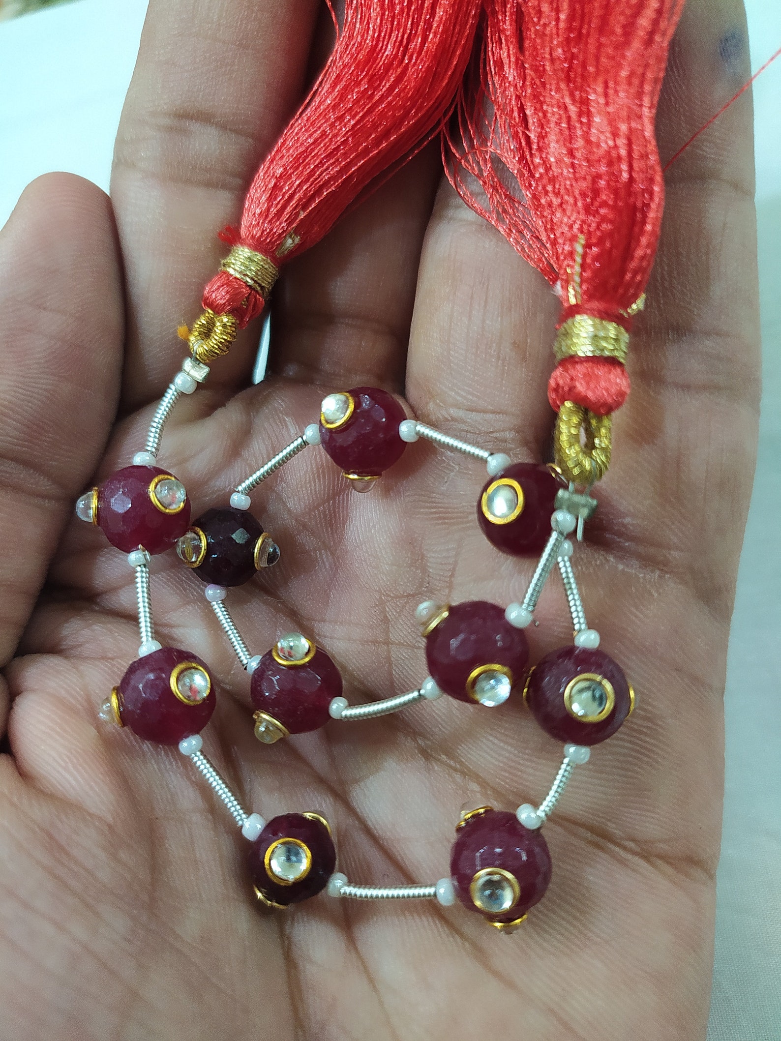 Pierre de jade rouge foncé avec Kundan imité, collier de gland de 10 ...