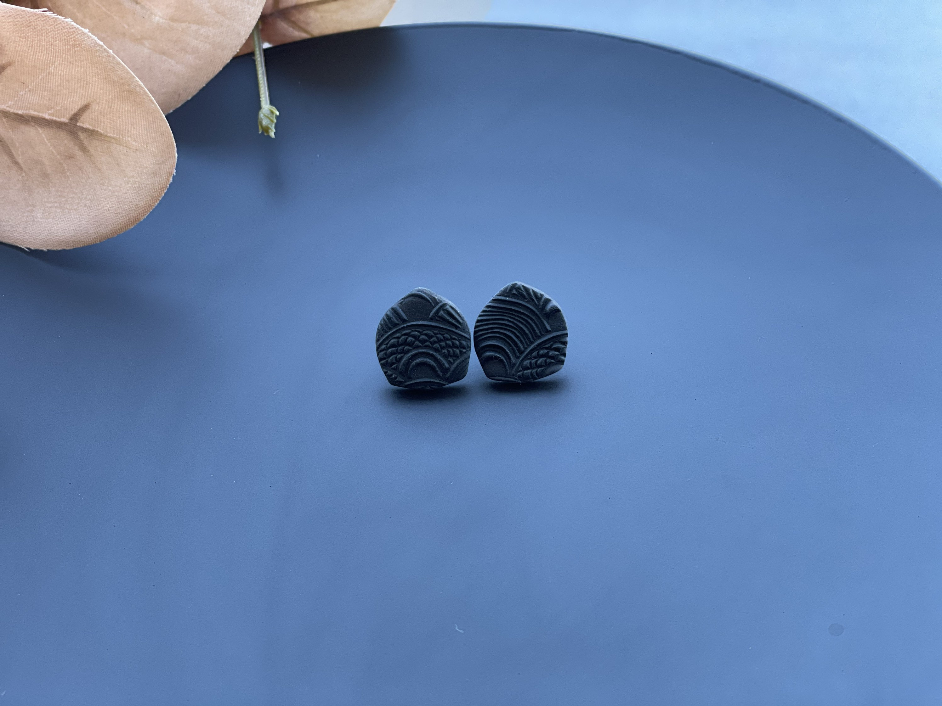 Chestnut Embossed Seashell Studs - Etsy.de