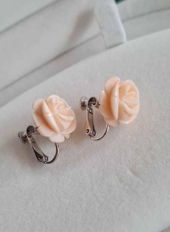 Vintage Japanese Pink Carved Momo Coral Flower Earrin… - Gem