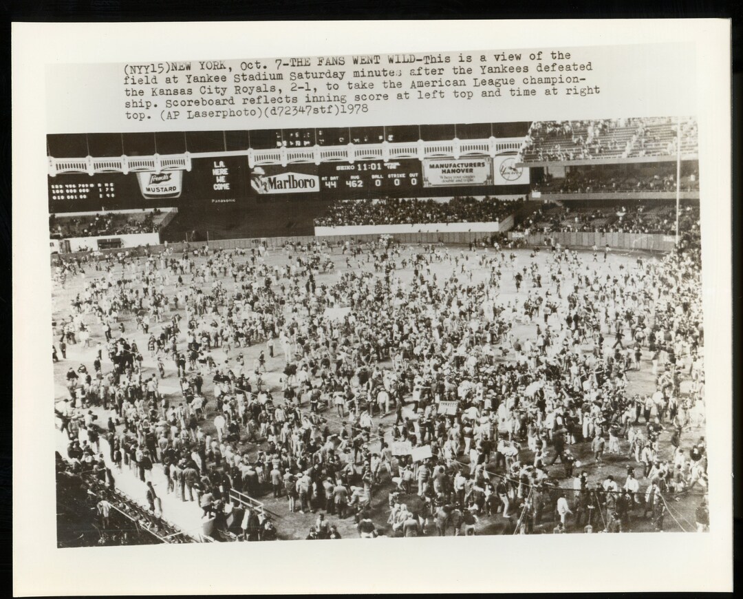 Yankees Pennant Victory Type III B/w Press Photo, 1978. 8" X 10". Fans ...