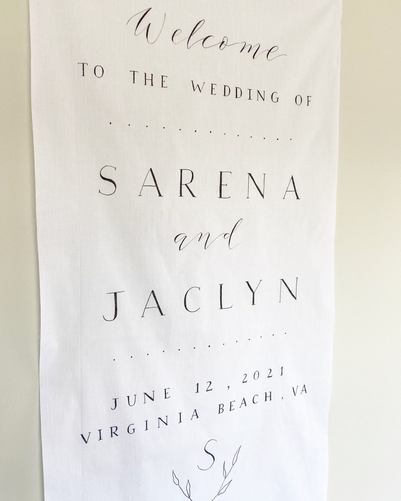 Welcome Wedding Sign With Crest Illustration in Black Writing - Etsy