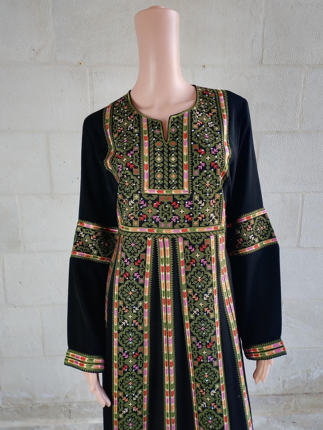 Palestinian Thobe Thob Embroidery Tatreez Black and Green Manajel 5 ...