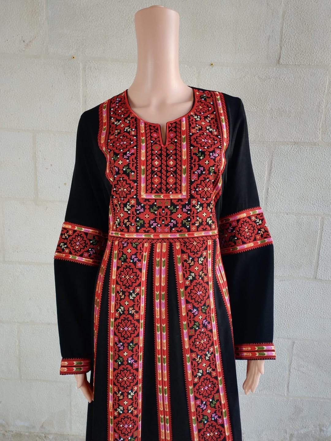 Palestinian Thobe Thob Embroidery Tatreez Black and Red Manajel 5 ...