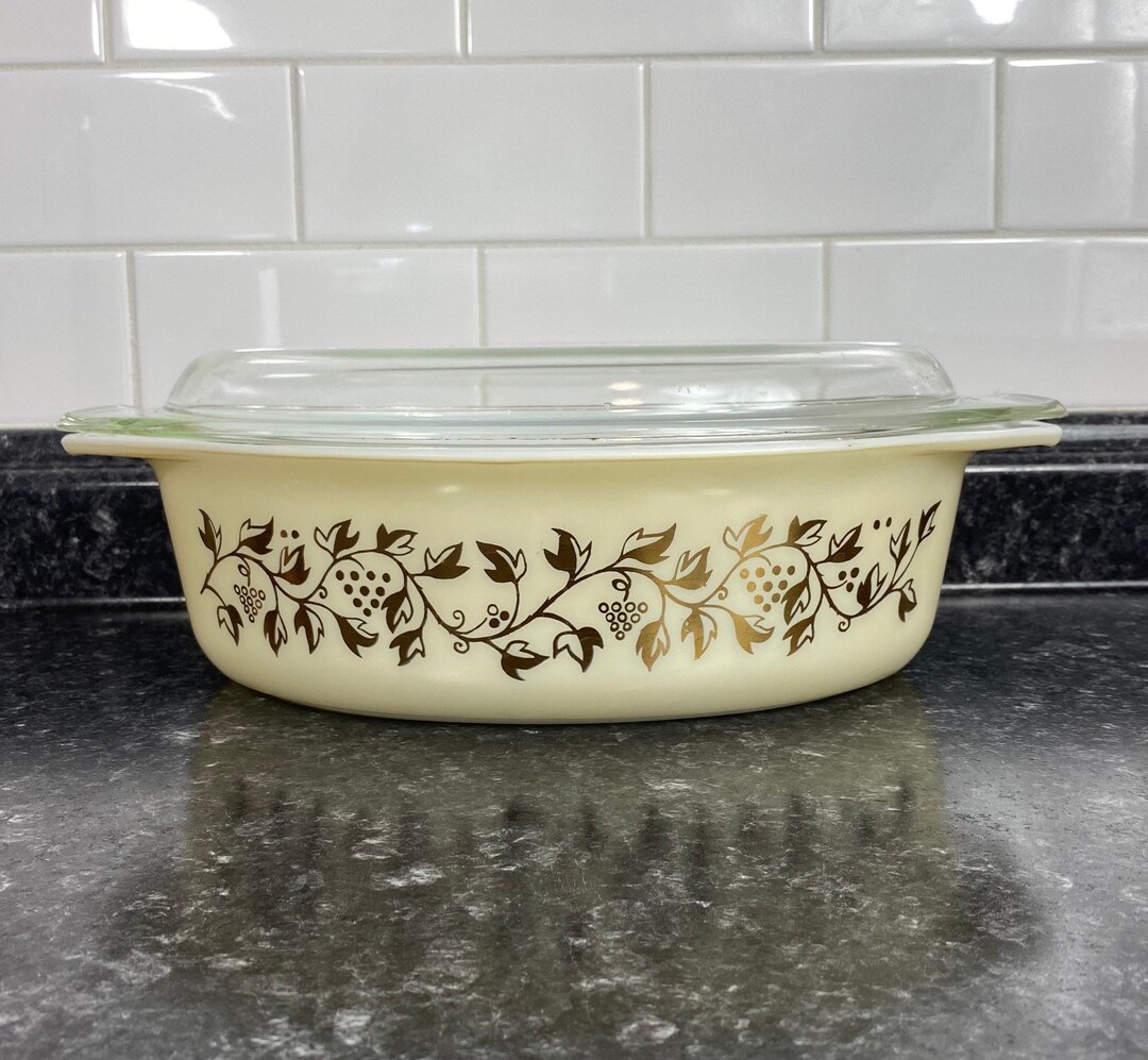 Vintage Pyrex Golden Grapes Casserole Dish: 2.5 QT Cinderella Bowl - Etsy