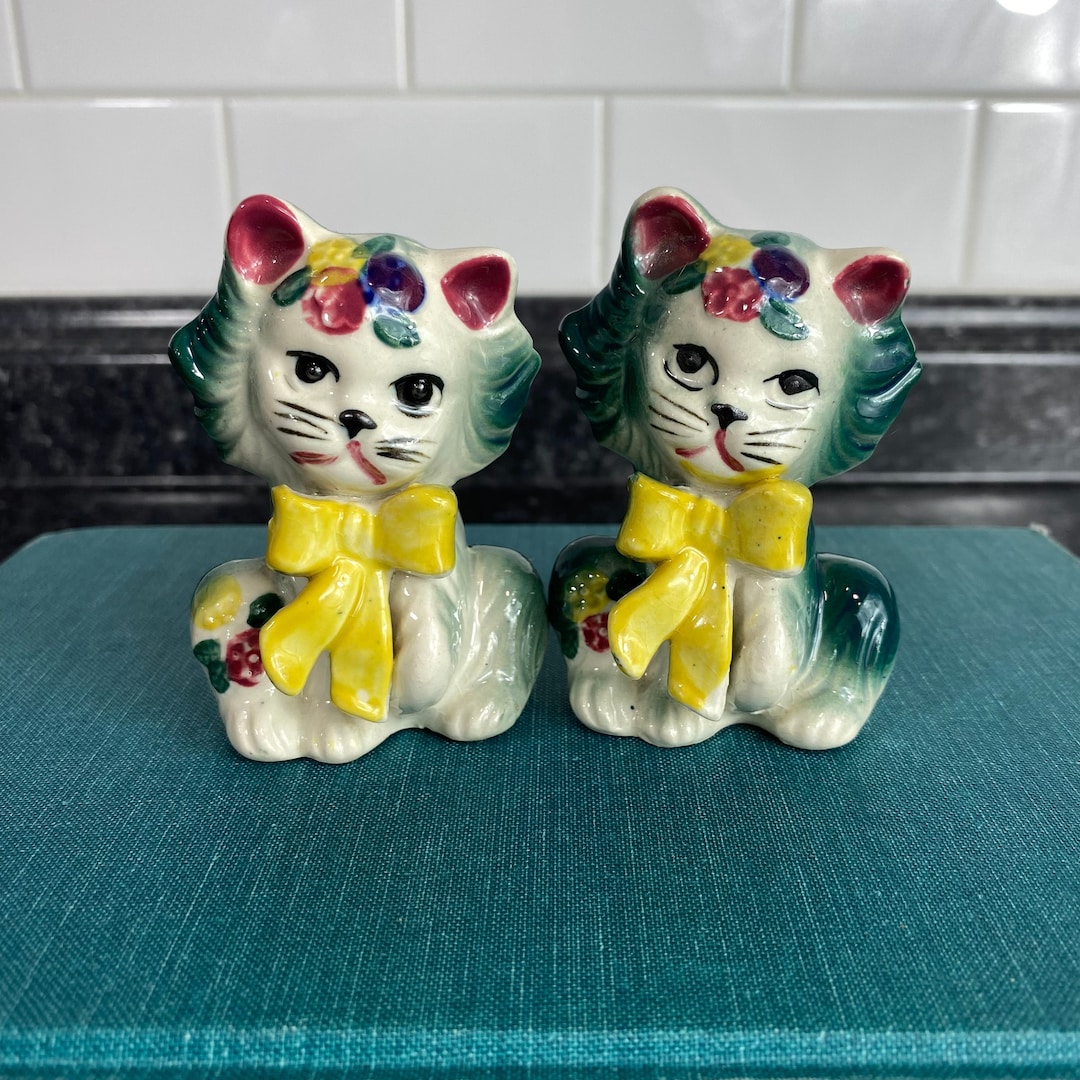 Vintage Fluffy Cat Salt & Pepper Shakers | Green Kitten Large Yellow ...