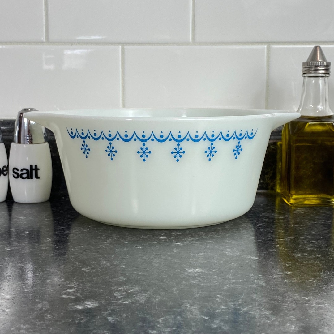 Pyrex Snowflake Blue Garland Round Casserole 474 no Lid 1 1/2 QT ...