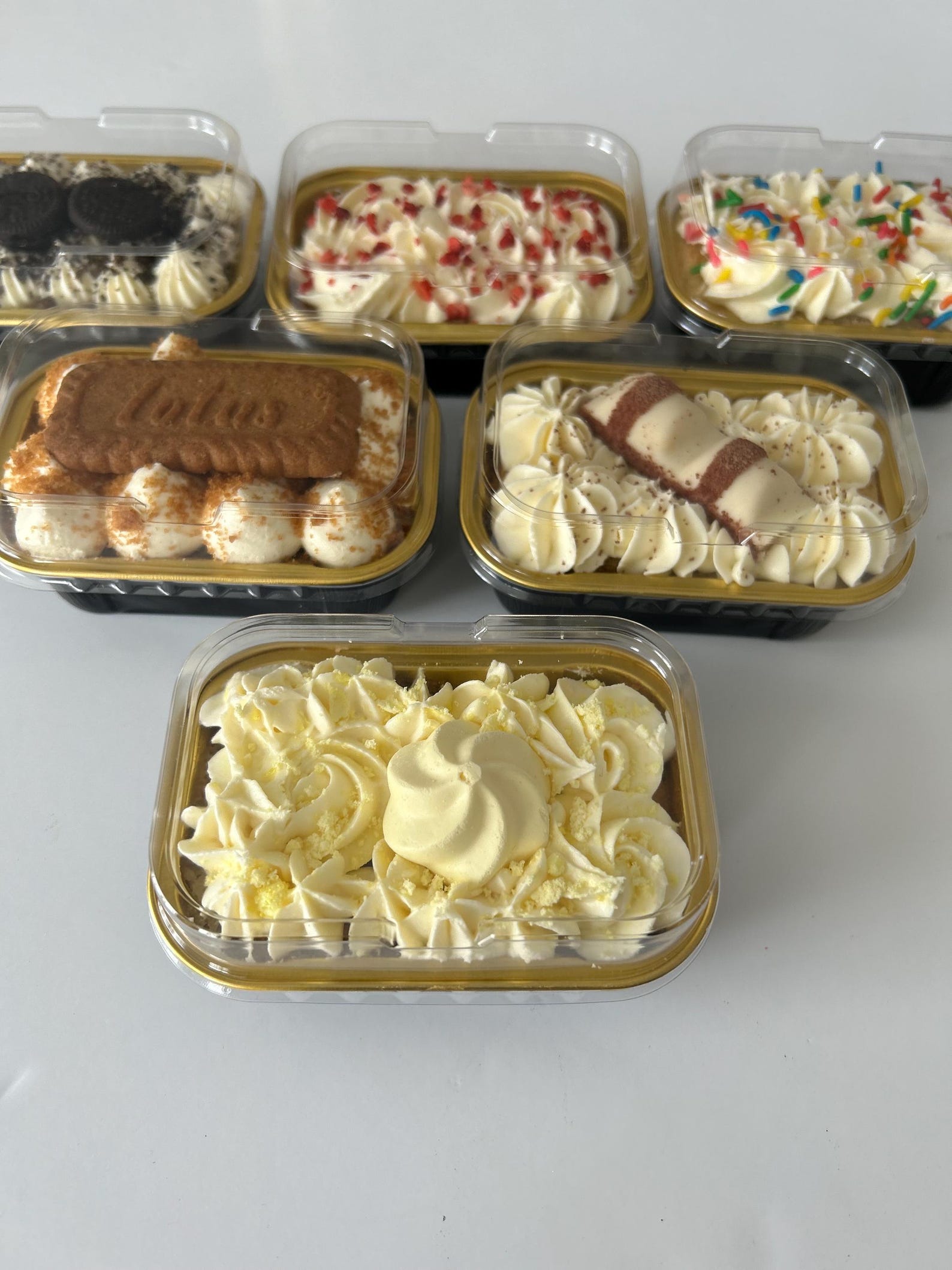 Box of 6 Cakes, Postal Treats/desserts. Baked Goods, Cake Sample Box ...