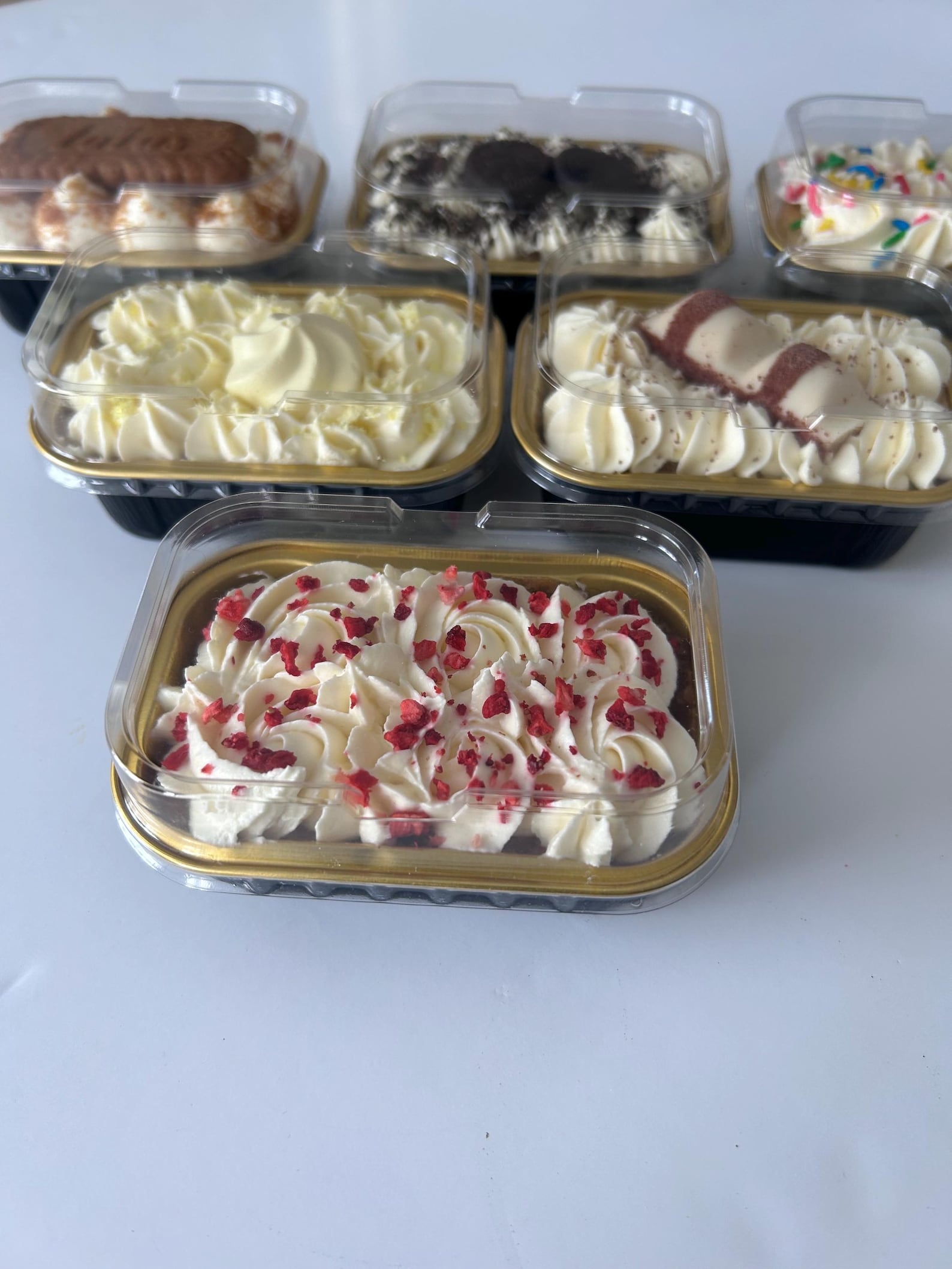 Box of 6 Cakes, Postal Treats/desserts. Baked Goods, Cake Sample Box ...