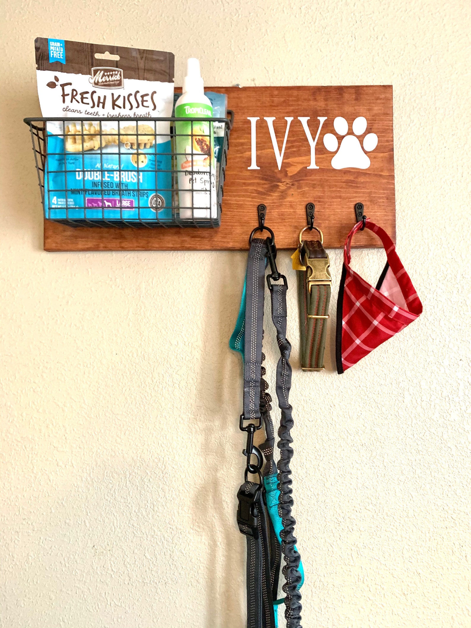 Personalized Wooden Dog Leash Holder Sign for Pet Parents - Etsy