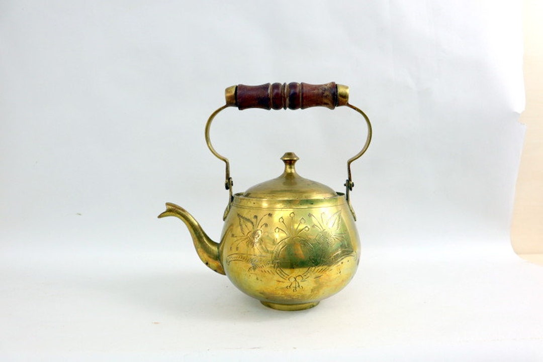Teiera in rame inciso con manico in legno. - Etsy Italia