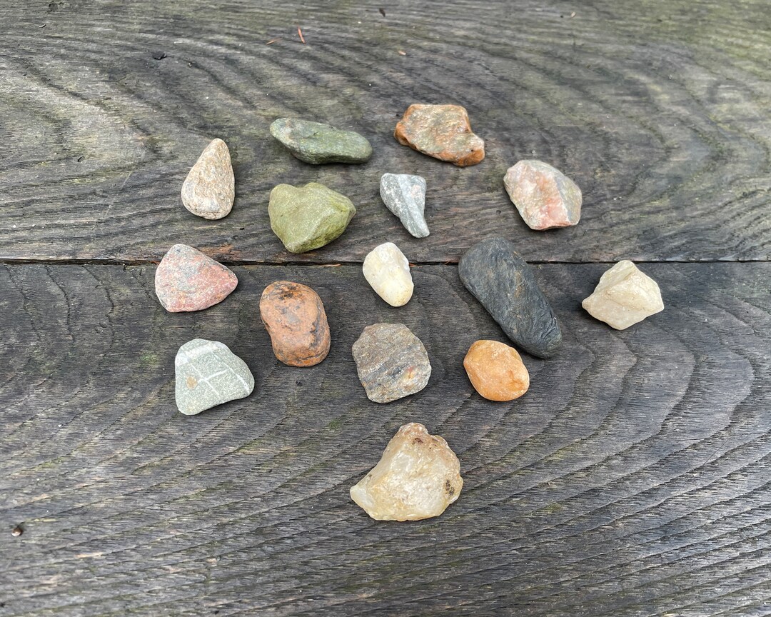 Enchanting Natural Stone Mix Decorative, Multicolored Garden Pebbles ...