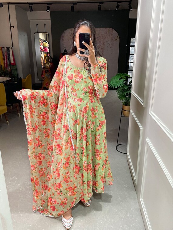 Fully Flared Wallpaper