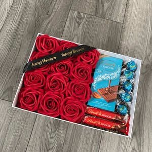 Luxury Lindor & Rose Box Gift Hatbox, Home Decor, Flower Arrangement ...