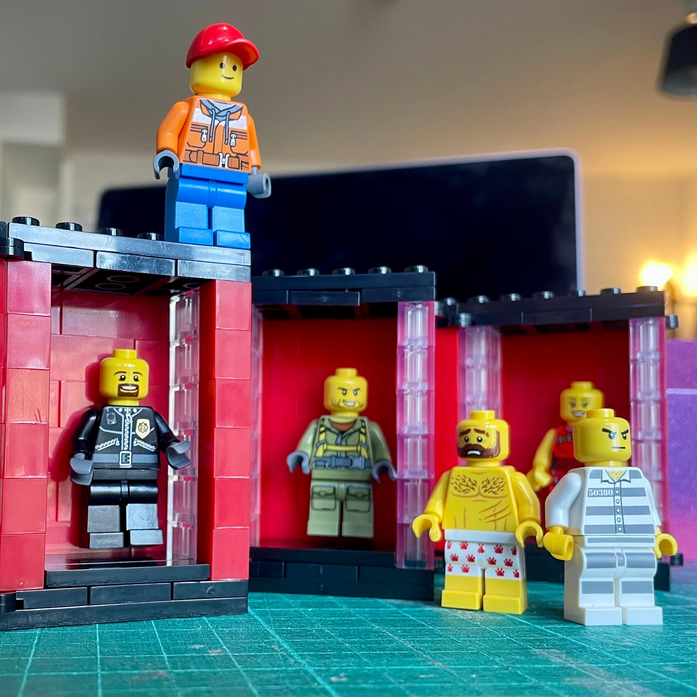 Lego Minifig Illusion Magic Trick for Kids A Tiny Trick to Fool Your ...