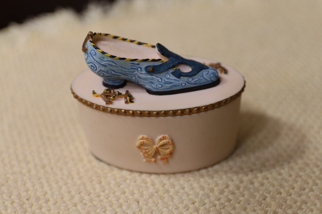 Vintage Willow Hall Miniature Shoe Trinket Box "cynthia". Beautiful ...