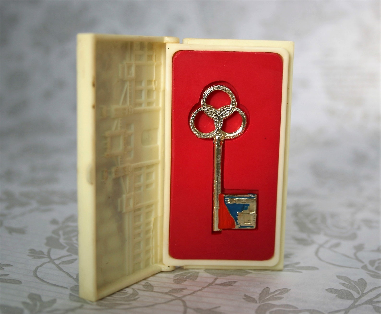 Vintage Key Retro Souvenir Collection Key, Antique Fortress Key Vintage ...