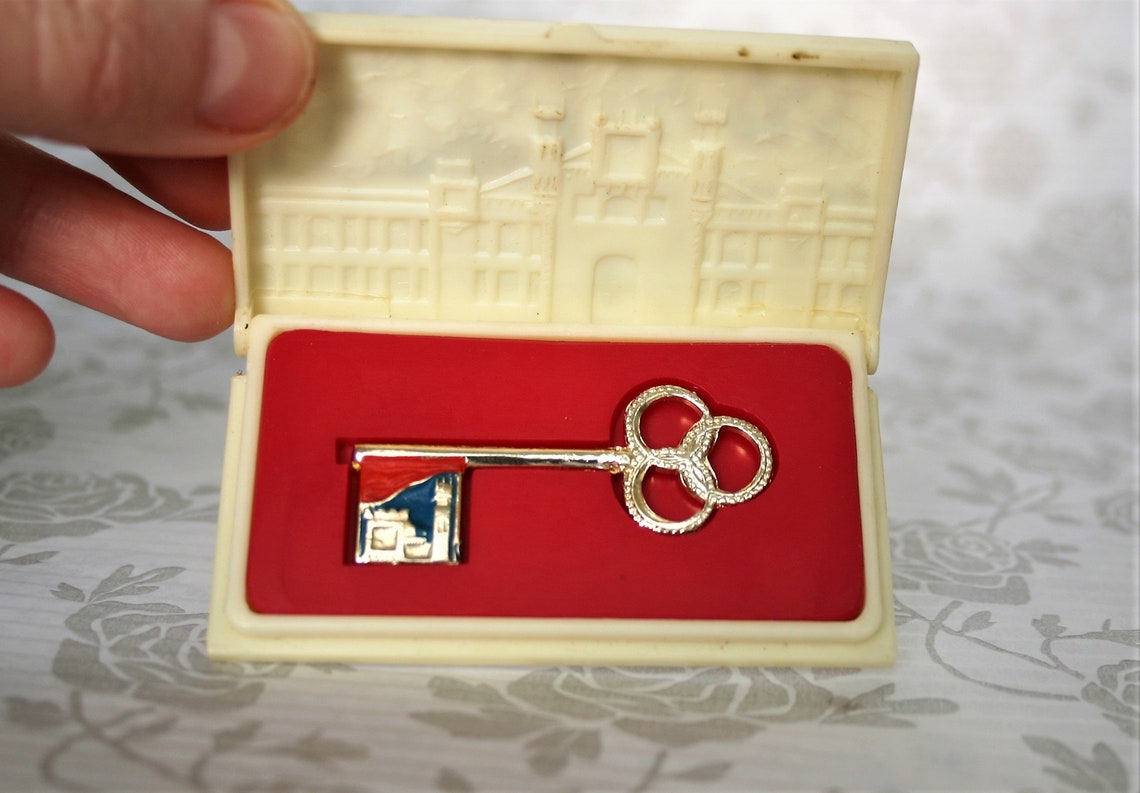 Vintage Key Retro Souvenir Collection Key, Antique Fortress Key Vintage ...