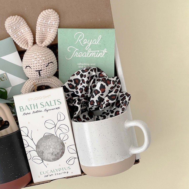 New Parents Gift Box for New Mom, New Dad & Baby | New Baby Gift Basket ...
